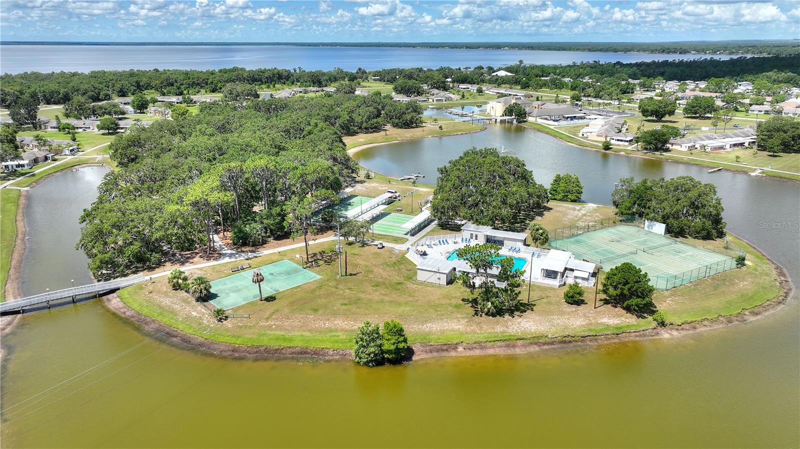 About Lakeshore – Living the Dream